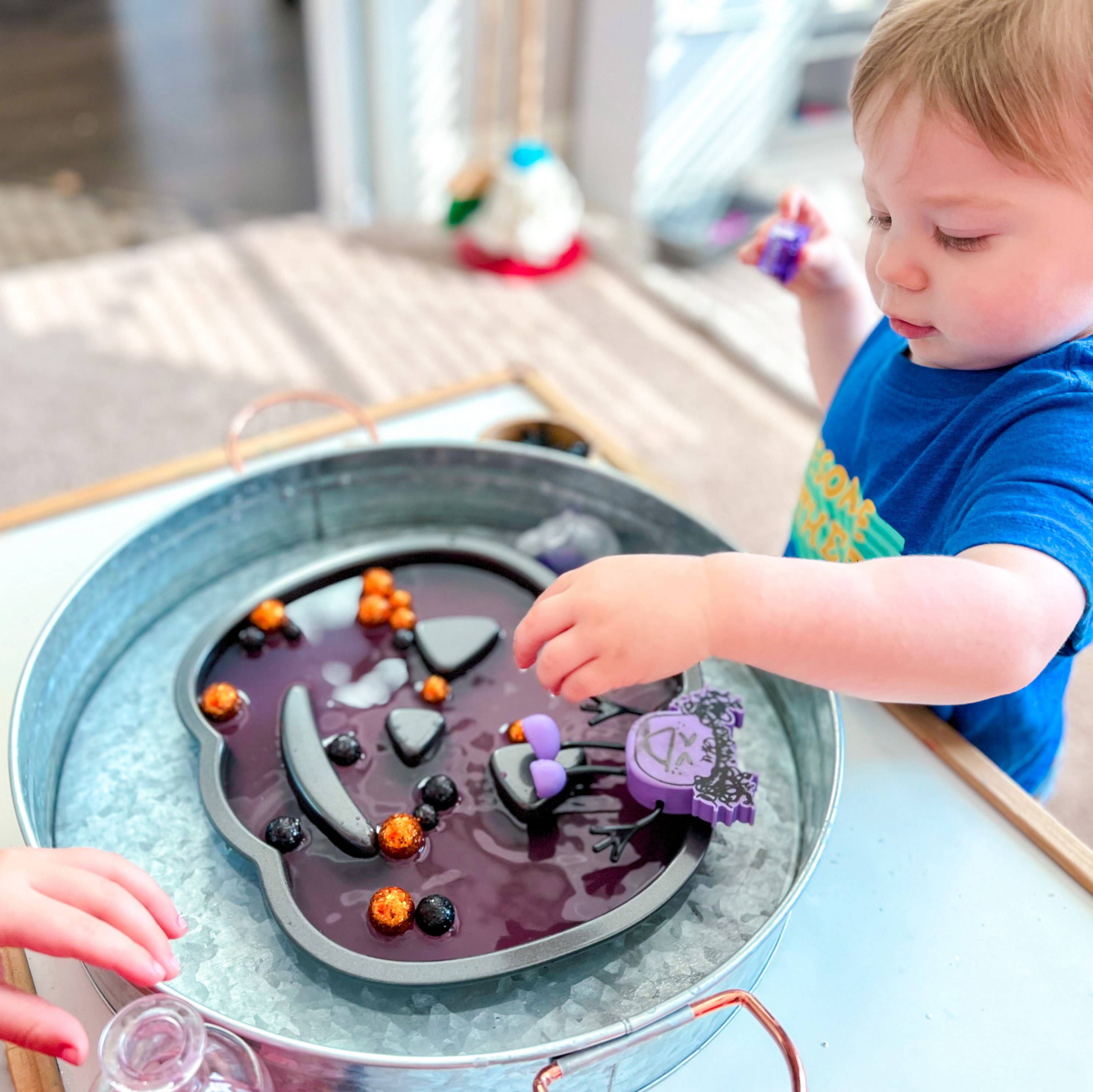 Simple Halloween Sensory Tray – Glo Pals