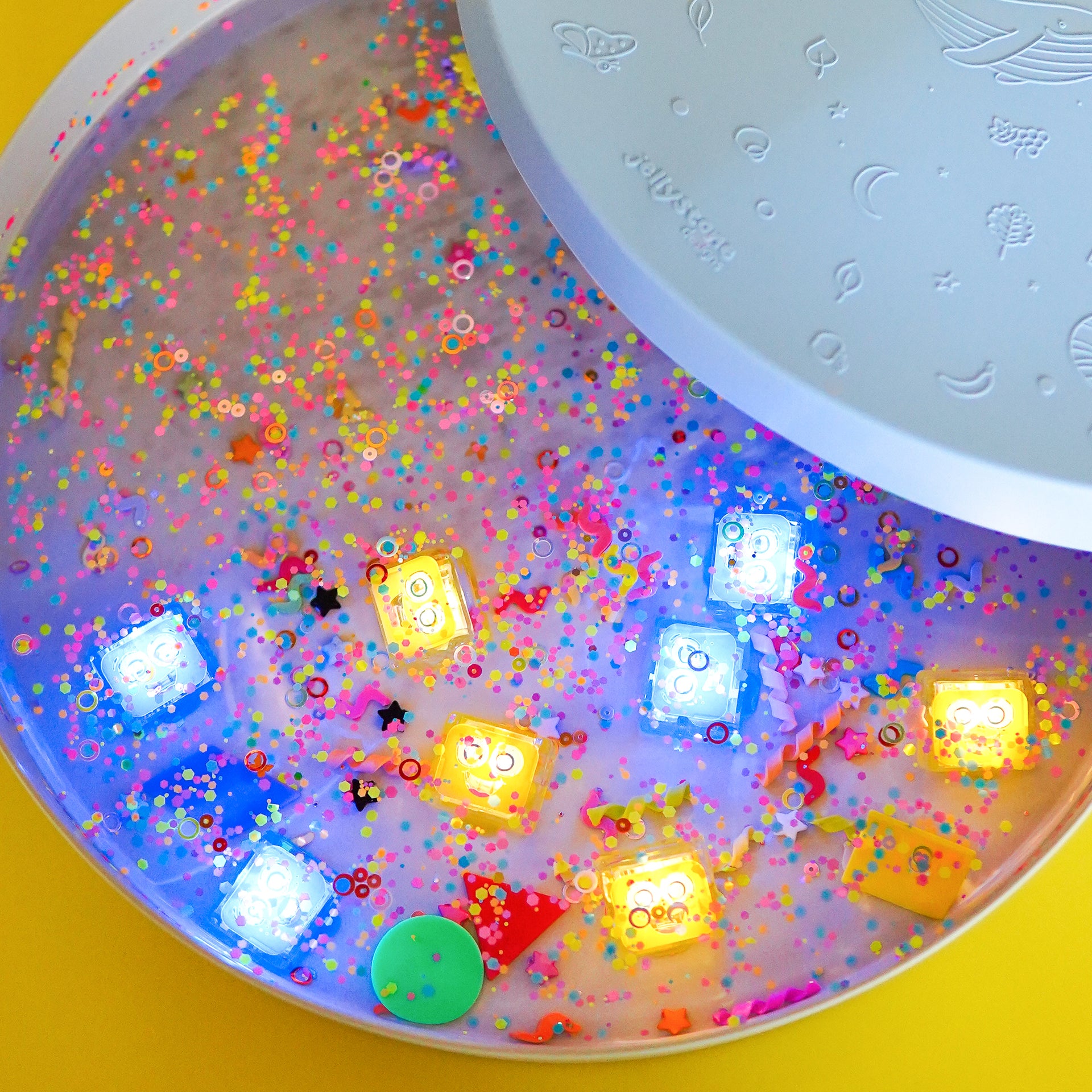 Light-Up Cubes – Glo Pals