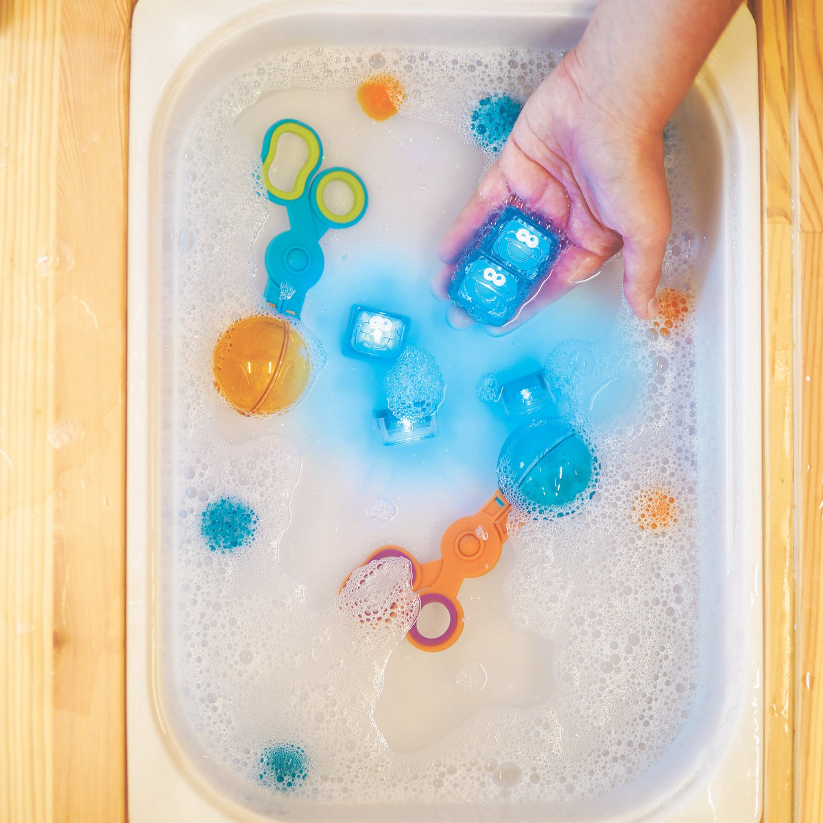 Glo Pals - Light Up Sensory Bath Toys and Cubes